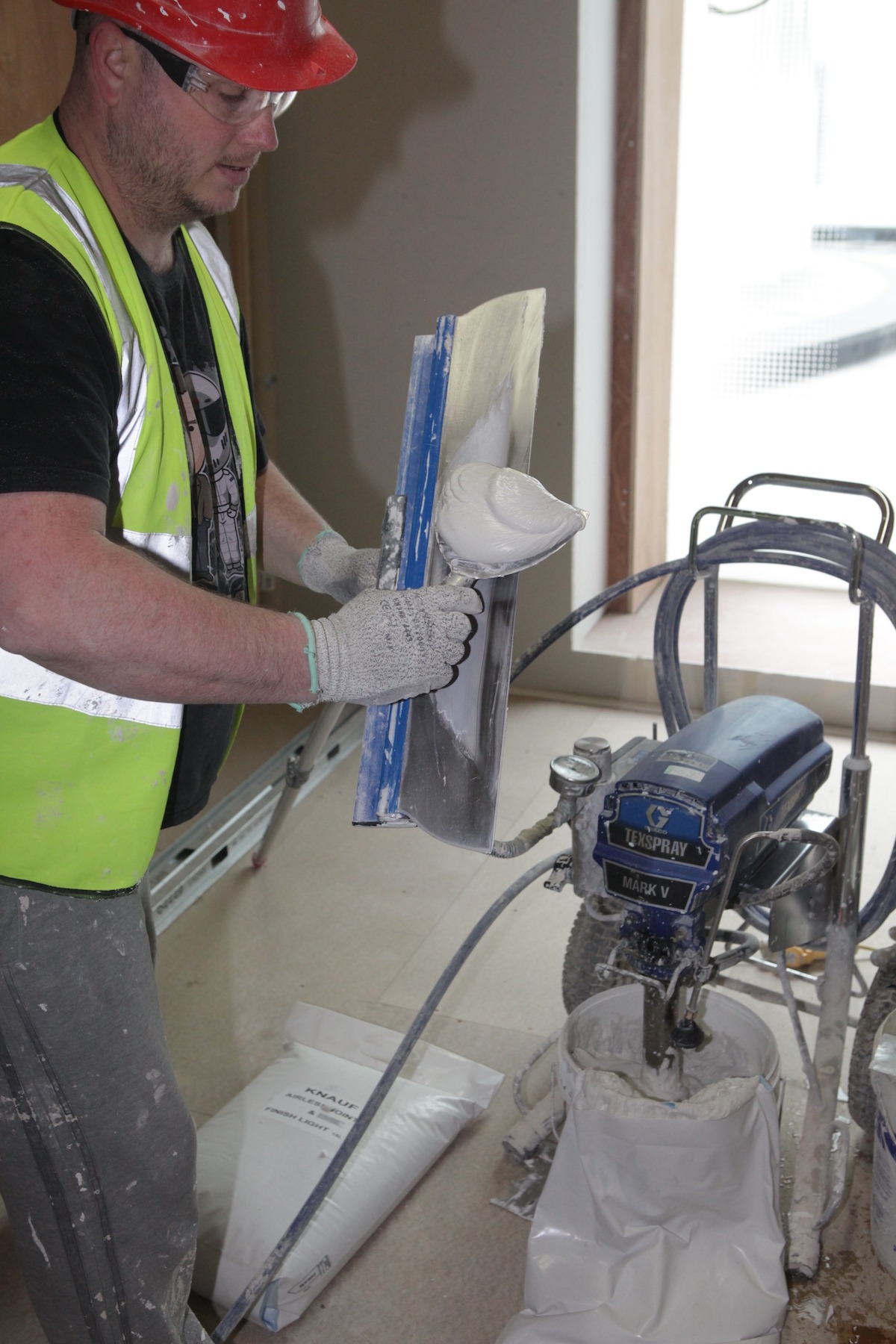 Knauf Airless Spray Plasters | Skill Builder